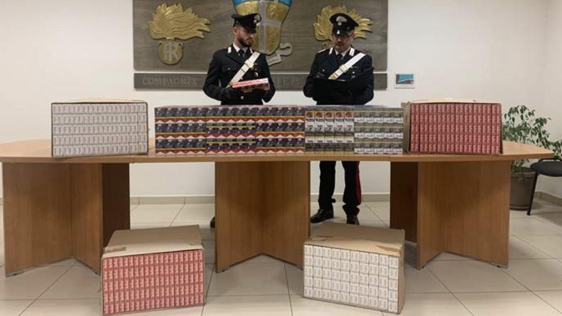 Melito, tre arresti per contrabbando di tabacchi lavorati esteri: a ... Melito, tre arresti per contrabbando di tabacchi lavorati esteri: a ...